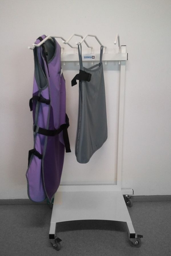 Mobile apron rack